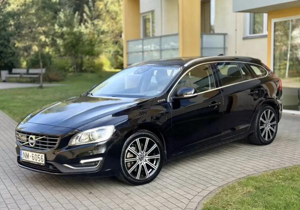 Melns Volvo V60 2015 Rīga, ar dzinēja tilpumu 2.40 L un nobraukumu 280 tūkst. km par 8600 €, foto 1 vietnē AUTOMOTO.COM.LV