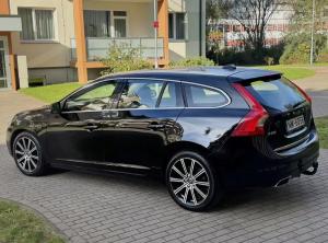 Melns Volvo V60 2015 Rīga, ar dzinēja tilpumu 2.40 L un nobraukumu 280 tūkst. km par 8600 €, foto 3 vietnē AUTOMOTO.COM.LV