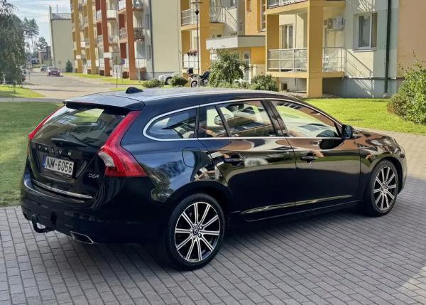 Melns Volvo V60 2015 Rīga, ar dzinēja tilpumu 2.40 L un nobraukumu 280 tūkst. km par 8600 €, foto 3 vietnē AUTOMOTO.COM.LV