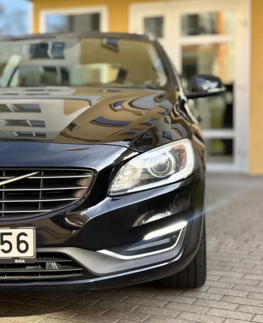 Melns Volvo V60 2015 Rīga, ar dzinēja tilpumu 2.40 L un nobraukumu 280 tūkst. km par 8600 €, foto 6 vietnē AUTOMOTO.COM.LV