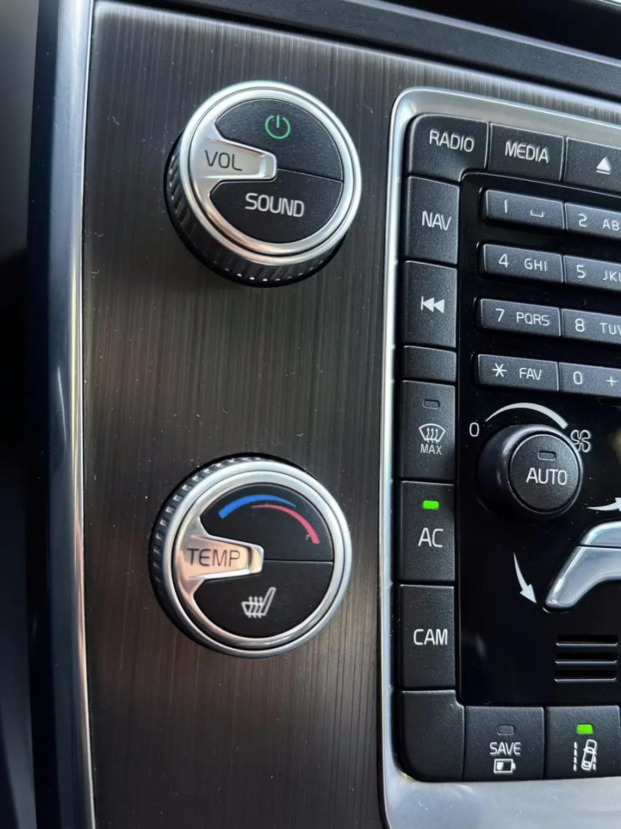 Melns Volvo V60 2015 Rīga, ar dzinēja tilpumu 2.40 L un nobraukumu 280 tūkst. km par 8600 €, foto 15 vietnē AUTOMOTO.COM.LV