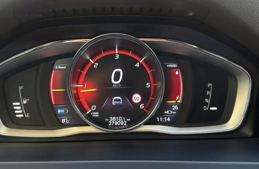 Melns Volvo V60 2015 Rīga, ar dzinēja tilpumu 2.40 L un nobraukumu 280 tūkst. km par 8600 €, foto 16 vietnē AUTOMOTO.COM.LV