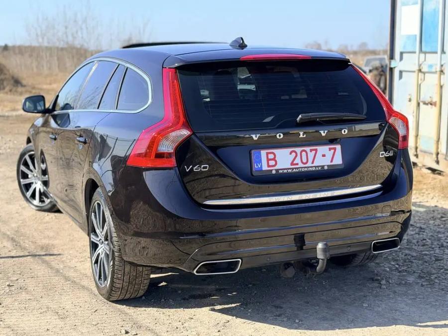 Melns Volvo V60 2015 Rīga, ar dzinēja tilpumu 2.40 L un nobraukumu 276 tūkst. km par 9995 €, foto 3 vietnē AUTOMOTO.COM.LV