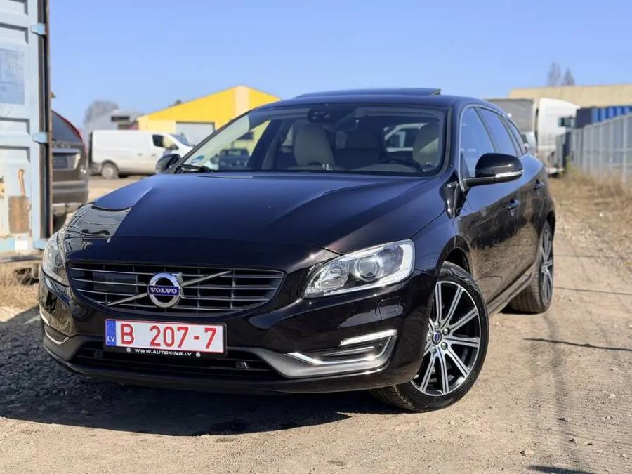 Melns Volvo V60 2015 Rīga, ar dzinēja tilpumu 2.40 L un nobraukumu 276 tūkst. km par 9995 €, foto 4 vietnē AUTOMOTO.COM.LV