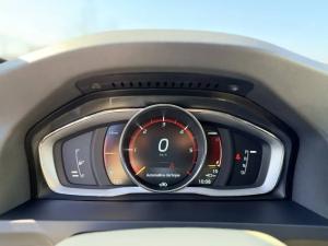 Melns Volvo V60 2015 Rīga, ar dzinēja tilpumu 2.40 L un nobraukumu 276 tūkst. km par 9995 €, foto 16 vietnē AUTOMOTO.COM.LV