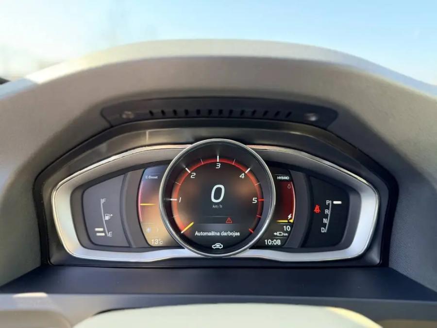 Melns Volvo V60 2015 Rīga, ar dzinēja tilpumu 2.40 L un nobraukumu 276 tūkst. km par 9995 €, foto 16 vietnē AUTOMOTO.COM.LV