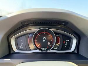 Melns Volvo V60 2015 Rīga, ar dzinēja tilpumu 2.40 L un nobraukumu 276 tūkst. km par 9995 €, foto 17 vietnē AUTOMOTO.COM.LV
