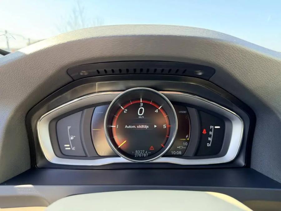 Melns Volvo V60 2015 Rīga, ar dzinēja tilpumu 2.40 L un nobraukumu 276 tūkst. km par 9995 €, foto 18 vietnē AUTOMOTO.COM.LV