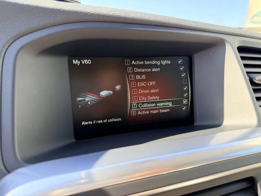 Melns Volvo V60 2015 Rīga, ar dzinēja tilpumu 2.40 L un nobraukumu 276 tūkst. km par 9995 €, foto 23 vietnē AUTOMOTO.COM.LV