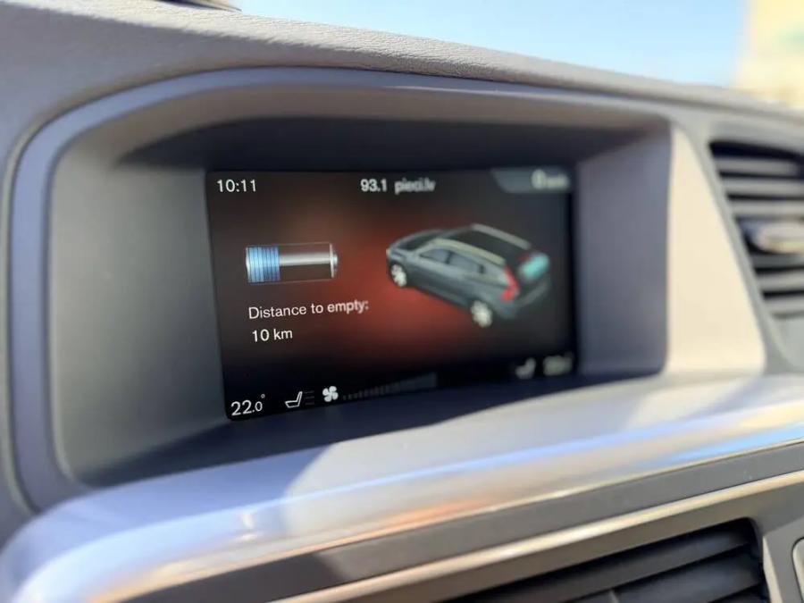 Melns Volvo V60 2015 Rīga, ar dzinēja tilpumu 2.40 L un nobraukumu 276 tūkst. km par 9995 €, foto 25 vietnē AUTOMOTO.COM.LV
