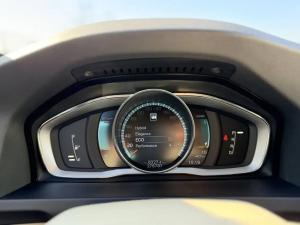 Melns Volvo V60 2015 Rīga, ar dzinēja tilpumu 2.40 L un nobraukumu 276 tūkst. km par 9995 €, foto 33 vietnē AUTOMOTO.COM.LV