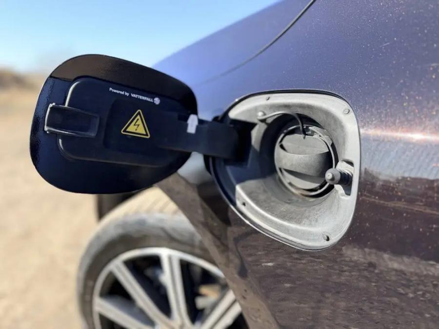 Melns Volvo V60 2015 Rīga, ar dzinēja tilpumu 2.40 L un nobraukumu 276 tūkst. km par 9995 €, foto 34 vietnē AUTOMOTO.COM.LV