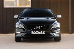 Black Volvo V60 2015 in Jelgava, with an engine capacity of 2.40 L and mileage of 278 thousand km for 10500 €, photo 4 on AUTOMOTO.COM.LV