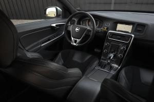 Black Volvo V60 2015 in Jelgava, with an engine capacity of 2.40 L and mileage of 278 thousand km for 10500 €, photo 8 on AUTOMOTO.COM.LV