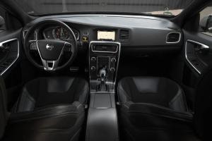 Black Volvo V60 2015 in Jelgava, with an engine capacity of 2.40 L and mileage of 278 thousand km for 10500 €, photo 9 on AUTOMOTO.COM.LV