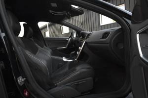 Black Volvo V60 2015 in Jelgava, with an engine capacity of 2.40 L and mileage of 278 thousand km for 10500 €, photo 10 on AUTOMOTO.COM.LV
