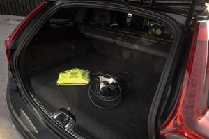 Black Volvo V60 2015 in Jelgava, with an engine capacity of 2.40 L and mileage of 278 thousand km for 10500 €, photo 14 on AUTOMOTO.COM.LV