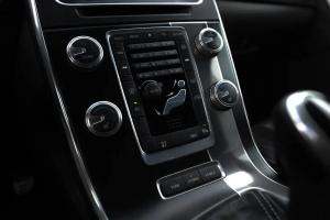 Black Volvo V60 2015 in Jelgava, with an engine capacity of 2.40 L and mileage of 278 thousand km for 10500 €, photo 18 on AUTOMOTO.COM.LV