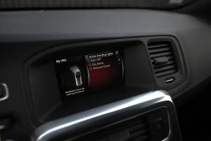 Black Volvo V60 2015 in Jelgava, with an engine capacity of 2.40 L and mileage of 278 thousand km for 10500 €, photo 20 on AUTOMOTO.COM.LV