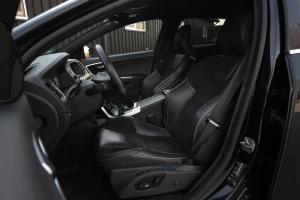 Black Volvo V60 2015 in Jelgava, with an engine capacity of 2.40 L and mileage of 278 thousand km for 10500 €, photo 22 on AUTOMOTO.COM.LV