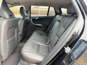 Black Volvo V60 2015 in Riga, with an engine capacity of 2.40 L and mileage of 219 thousand km for 9995 €, photo 7 on AUTOMOTO.COM.LV