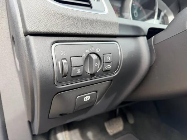 Black Volvo V60 2015 in Riga, with an engine capacity of 2.40 L and mileage of 219 thousand km for 9995 €, photo 10 on AUTOMOTO.COM.LV