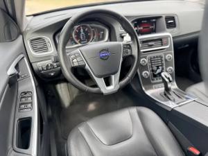 Black Volvo V60 2015 in Riga, with an engine capacity of 2.40 L and mileage of 219 thousand km for 9995 €, photo 12 on AUTOMOTO.COM.LV