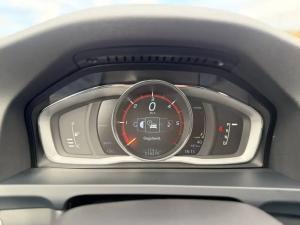 Black Volvo V60 2015 in Riga, with an engine capacity of 2.40 L and mileage of 219 thousand km for 9995 €, photo 15 on AUTOMOTO.COM.LV