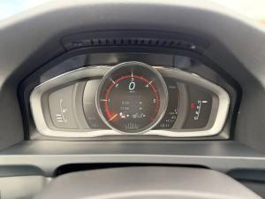Black Volvo V60 2015 in Riga, with an engine capacity of 2.40 L and mileage of 219 thousand km for 9995 €, photo 16 on AUTOMOTO.COM.LV