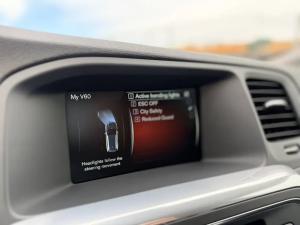 Black Volvo V60 2015 in Riga, with an engine capacity of 2.40 L and mileage of 219 thousand km for 9995 €, photo 20 on AUTOMOTO.COM.LV