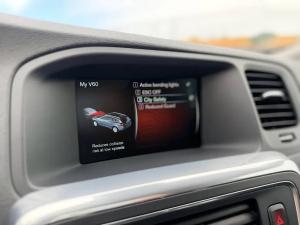Black Volvo V60 2015 in Riga, with an engine capacity of 2.40 L and mileage of 219 thousand km for 9995 €, photo 22 on AUTOMOTO.COM.LV