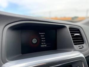 Black Volvo V60 2015 in Riga, with an engine capacity of 2.40 L and mileage of 219 thousand km for 9995 €, photo 24 on AUTOMOTO.COM.LV