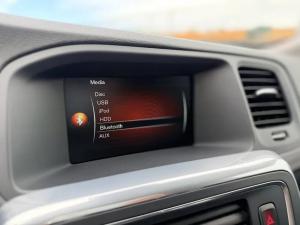 Black Volvo V60 2015 in Riga, with an engine capacity of 2.40 L and mileage of 219 thousand km for 9995 €, photo 25 on AUTOMOTO.COM.LV