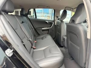 Black Volvo V60 2015 in Riga, with an engine capacity of 2.40 L and mileage of 219 thousand km for 9995 €, photo 28 on AUTOMOTO.COM.LV