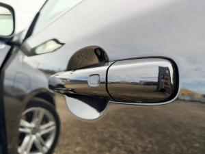 Black Volvo V60 2015 in Riga, with an engine capacity of 2.40 L and mileage of 219 thousand km for 9995 €, photo 33 on AUTOMOTO.COM.LV