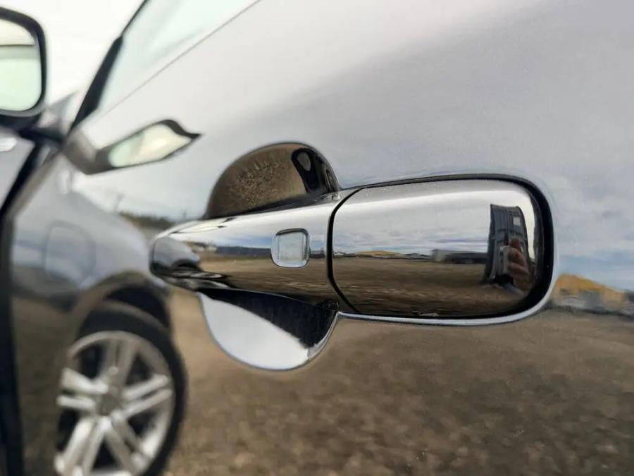 Black Volvo V60 2015 in Riga, with an engine capacity of 2.40 L and mileage of 219 thousand km for 9995 €, photo 33 on AUTOMOTO.COM.LV