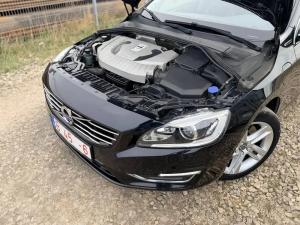 Black Volvo V60 2015 in Riga, with an engine capacity of 2.40 L and mileage of 219 thousand km for 9995 €, photo 34 on AUTOMOTO.COM.LV