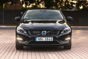 Melns Volvo V60 2015 Jelgava, ar dzinēja tilpumu 2.40 L un nobraukumu 102 tūkst. km par 9500 €, foto 4 vietnē AUTOMOTO.COM.LV