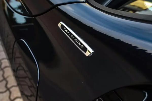 Melns Volvo V60 2015 Jelgava, ar dzinēja tilpumu 2.40 L un nobraukumu 102 tūkst. km par 9500 €, foto 7 vietnē AUTOMOTO.COM.LV