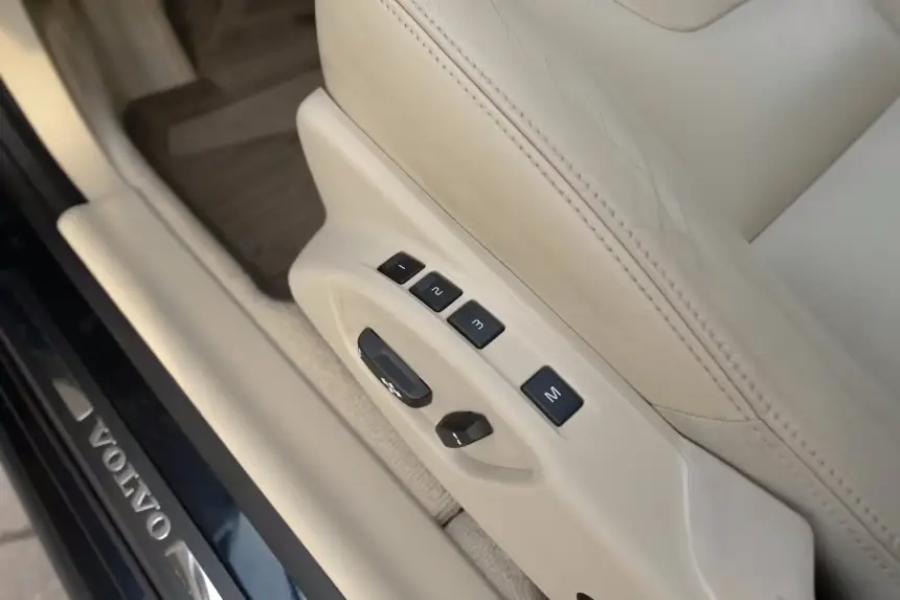Melns Volvo V60 2015 Jelgava, ar dzinēja tilpumu 2.40 L un nobraukumu 102 tūkst. km par 9500 €, foto 12 vietnē AUTOMOTO.COM.LV