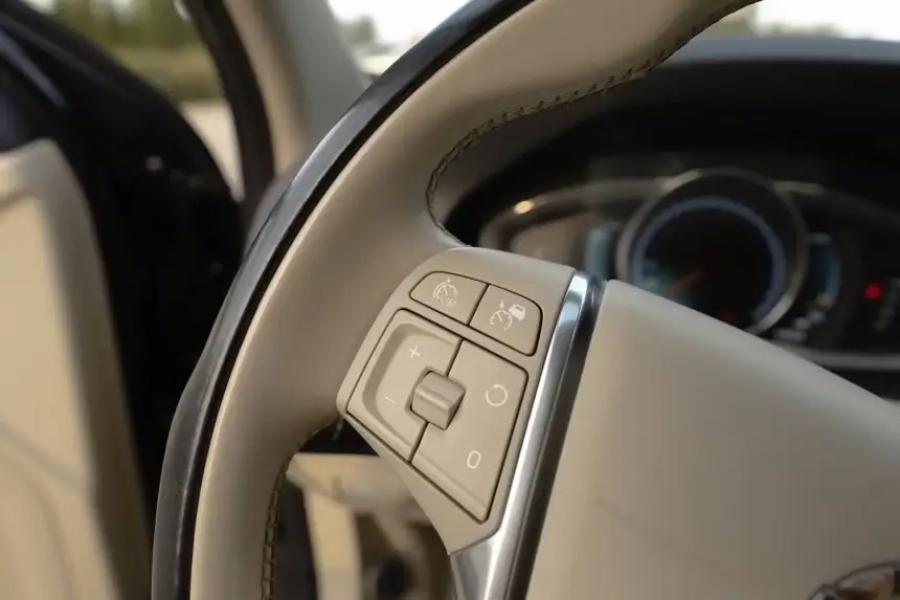 Melns Volvo V60 2015 Jelgava, ar dzinēja tilpumu 2.40 L un nobraukumu 102 tūkst. km par 9500 €, foto 14 vietnē AUTOMOTO.COM.LV