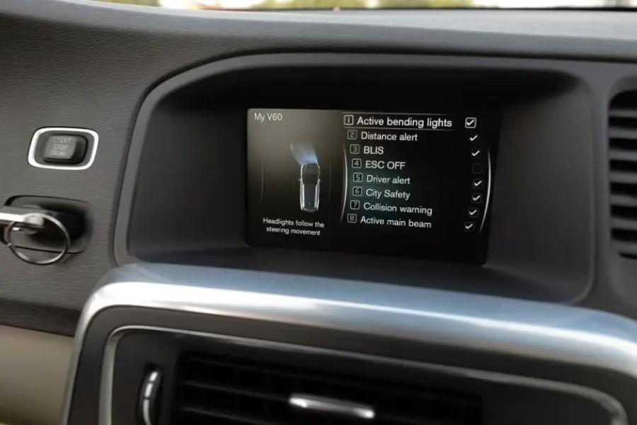 Melns Volvo V60 2015 Jelgava, ar dzinēja tilpumu 2.40 L un nobraukumu 102 tūkst. km par 9500 €, foto 19 vietnē AUTOMOTO.COM.LV