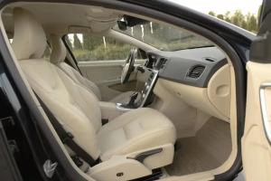 Melns Volvo V60 2015 Jelgava, ar dzinēja tilpumu 2.40 L un nobraukumu 102 tūkst. km par 9500 €, foto 20 vietnē AUTOMOTO.COM.LV