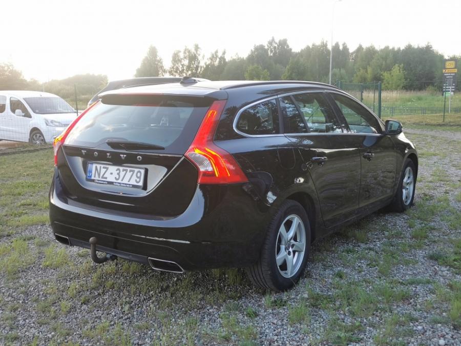 Melns Volvo V60 2015 Rīga, ar dzinēja tilpumu 2.00 L un nobraukumu 259 tūkst. km par 9600 €, foto 3 vietnē AUTOMOTO.COM.LV