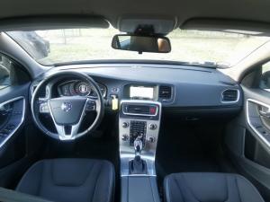Melns Volvo V60 2015 Rīga, ar dzinēja tilpumu 2.00 L un nobraukumu 259 tūkst. km par 9600 €, foto 6 vietnē AUTOMOTO.COM.LV