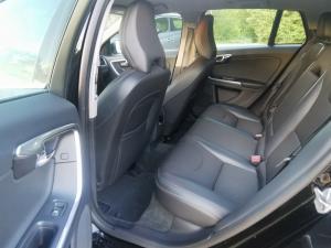 Melns Volvo V60 2015 Rīga, ar dzinēja tilpumu 2.00 L un nobraukumu 259 tūkst. km par 9600 €, foto 7 vietnē AUTOMOTO.COM.LV