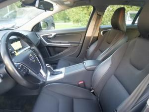 Melns Volvo V60 2015 Rīga, ar dzinēja tilpumu 2.00 L un nobraukumu 259 tūkst. km par 9600 €, foto 8 vietnē AUTOMOTO.COM.LV
