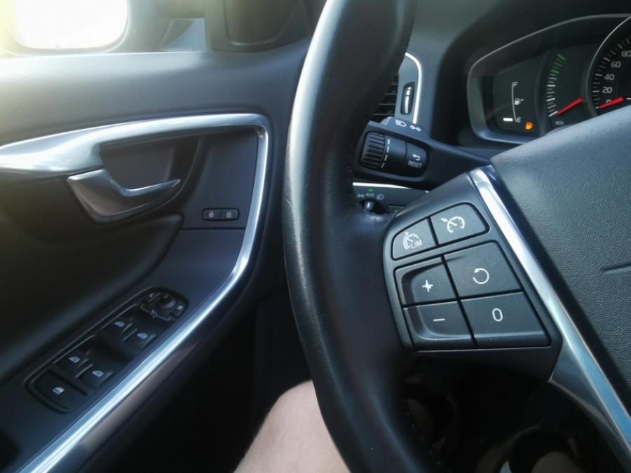 Melns Volvo V60 2015 Rīga, ar dzinēja tilpumu 2.00 L un nobraukumu 259 tūkst. km par 9600 €, foto 11 vietnē AUTOMOTO.COM.LV
