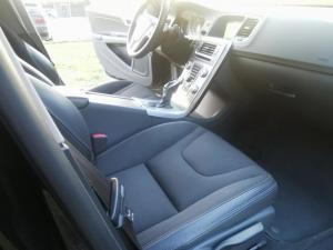 Melns Volvo V60 2015 Rīga, ar dzinēja tilpumu 2.00 L un nobraukumu 259 tūkst. km par 9600 €, foto 20 vietnē AUTOMOTO.COM.LV