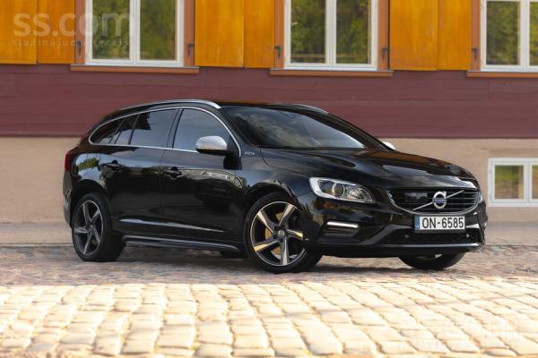 Melns Volvo V60 2015 Jelgava, ar dzinēja tilpumu 2.40 L un nobraukumu 0 tūkst. km par 8990 €, foto 1 vietnē AUTOMOTO.COM.LV